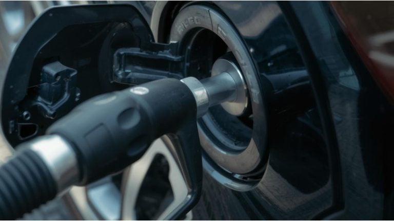 How to Fill Tires With Air Properly (Mechanic Guide)